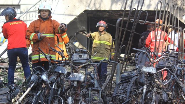Galeri foto: Serangan bom atas tiga gereja di Surabaya - BBC News Indonesia Galeri foto: Serangan bom atas tiga gereja di Surabaya - BBC News Indonesia