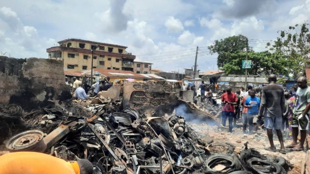 Ajegunle Fire: Ihe ndị ahịa ha gbara ọkụ n'Ajegunle gwara BBC Igbo ...