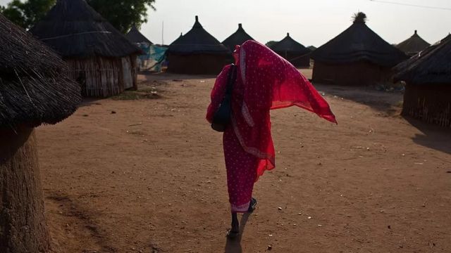 Sudan: Umugore yakatiwe gufungwa kubera gusomana n'umugabo - BBC News ...
