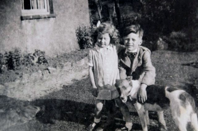 Cómo una mujer descubrió quién era el extraño que iba a visitar la ...