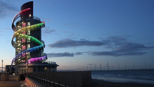 Have you heard the one about the 'vertical pier' in Redcar? - BBC News