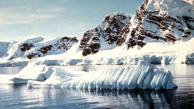 अंटार्कटिका में 8 महीनों तक अकेले ज़िंदा रह सकते हैं आप? - BBC News हिंदी