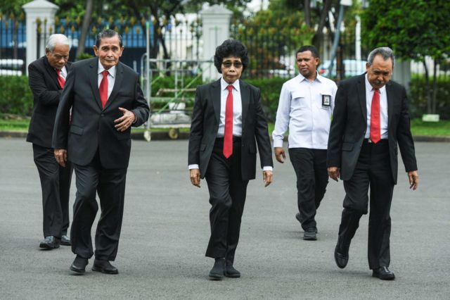 Presiden Jokowi resmi berhentikan Firli Bahuri dari KPK - Apa saja 'dosa-dosa' Firli menurut ...