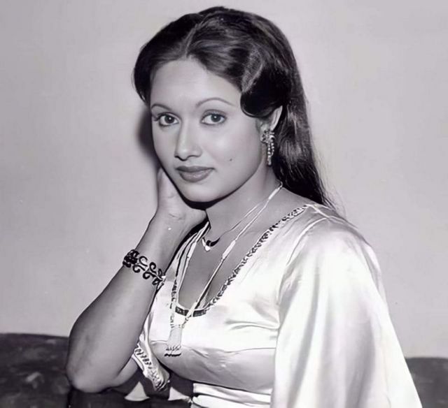 بنگلہ دیش میں کنڈوم اور مانع حمل گولیوں کے اشتہار جنھیں دیکھ کر ’والدین ...