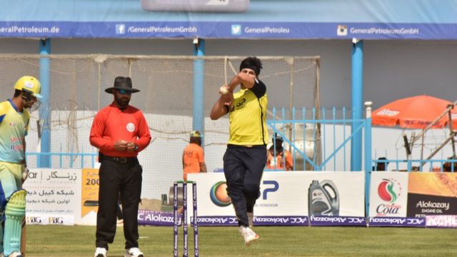 عکس: پنجمین دور مسابقات 'اشپگیزه' کریکت در کابل - BBC News فارسی