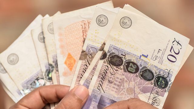 Lacagta ay dowladda UK amaahato oo hoos u dhacday August - BBC News Somali