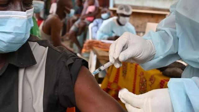 Ebola en Ouganda : pourquoi l'épidémie est-elle si grave ? - BBC News Afrique