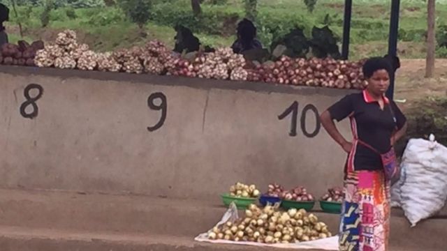 Rwanda: 'Ibirayi birya umugabo' - BBC News Gahuza