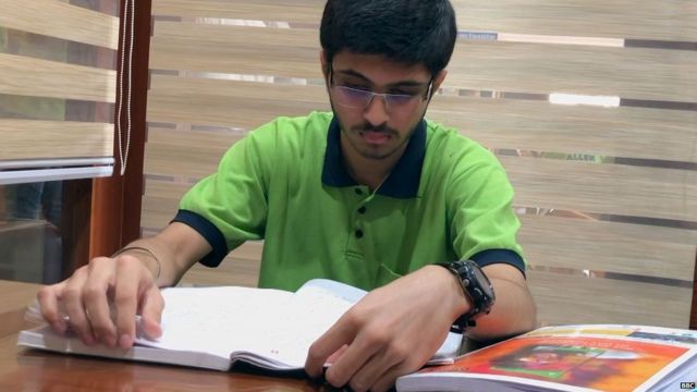 JEE ਦਾ ਪੰਜਾਬ ਟੌਪਰ ਅਵੈਂਜਰਜ਼ ਦਾ ਫੈਨ ਪਰ ਸੋਸ਼ਲ ਮੀਡੀਆ ਤੋਂ ਦੂਰੀ - BBC News ਪੰਜਾਬੀ