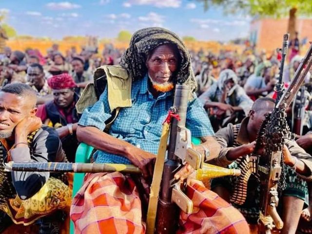 'Arrin ay Al-Shabaab igu sameysay ayaa igu kallifty in anigoo 77 jir ah aan qaato qori weyn ...