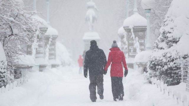 Las imágenes de la tormenta de récord que cubrió de nieve el noreste de ...