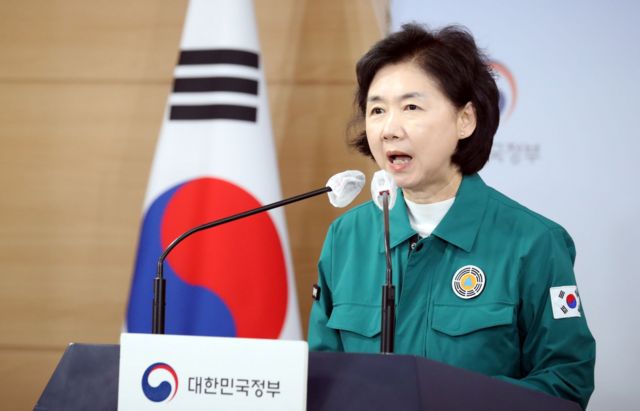 코로나19 한국 3년 4개월 만에 엔데믹 선언 무엇이 달라지나 Bbc News 코리아