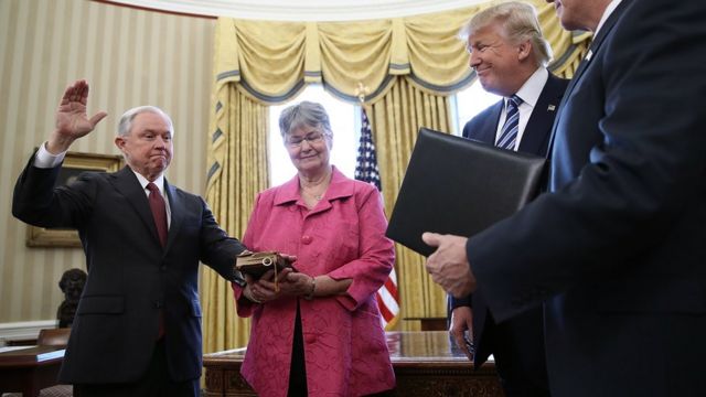 সেনেটে মিথ্যে বলে চাপে মার্কিন অ্যাটর্নি জেনারেল - BBC News বাংলা