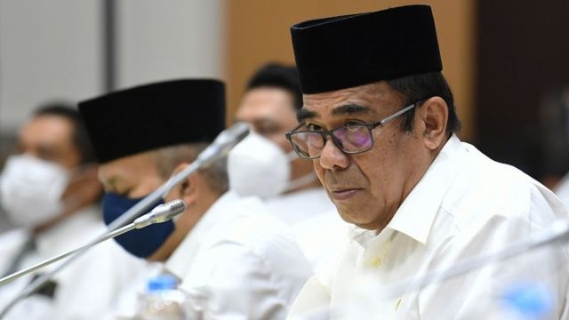 Menteri Agama Fachrul Razi positif Covid-19, akses kantor Kemenag dibatasi - BBC News Indonesia