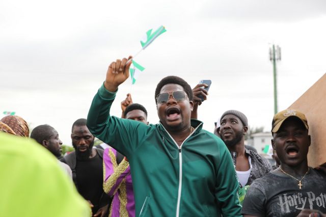 EndSars procession: Coffins, song for dead pipo, teargas and oda tins wey mark EndSars 2nd ...