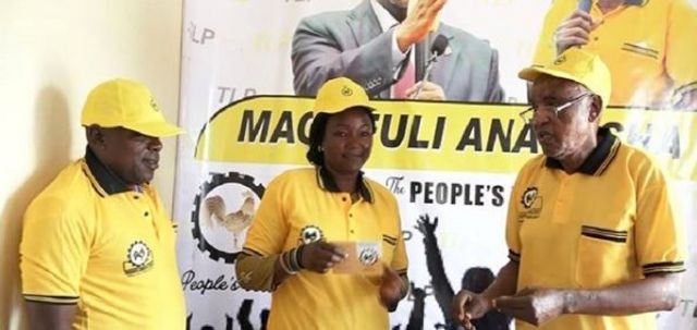 Augustine Mrema aliyetikisa sisa za Tanzania ni nani? - BBC News Swahili