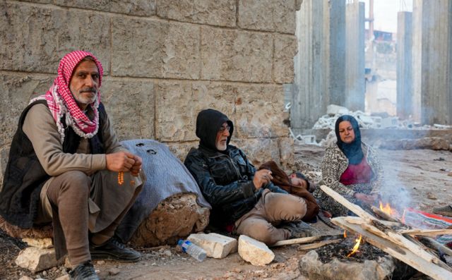 Gempa Turki dan Suriah: 'Tidak ada tenda, tidak ada bantuan sama sekali' Mengapa warga Suriah ...