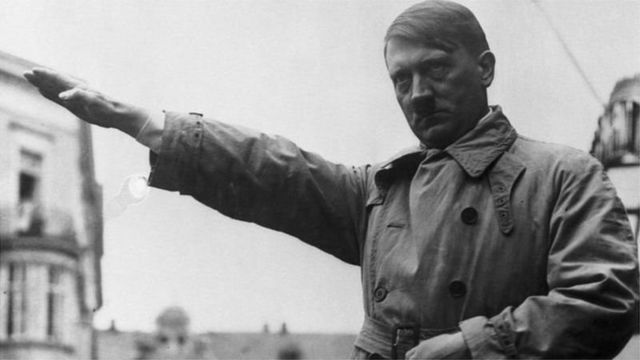 Muuqaalka Hitler oo qoslaya ay xaaskiisa ka duubtay ee dadka ka ...
