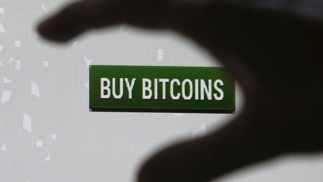 The cyber kidnappers: The day hackers hijacked my phone - BBC News