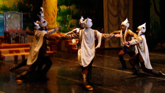 نخستین اجرای باله 'زال و رودابه' در تاجیکستان - BBC News فارسی