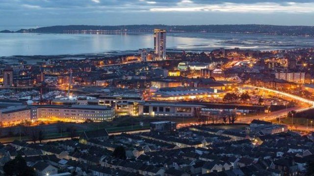 Llety Cymraeg Abertawe yn 'fanteisiol' i ddenu myfyrwyr - BBC Cymru Fyw