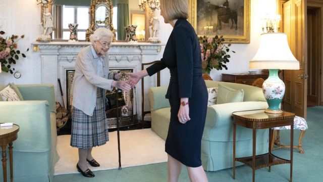 Королева Елизавета II и ее 15 премьер-министров - BBC News Русская служба