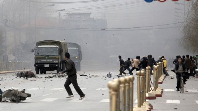 Sejumlah pejabat partai Cina dituduh menyumbang ke Dalai Lama - BBC ...