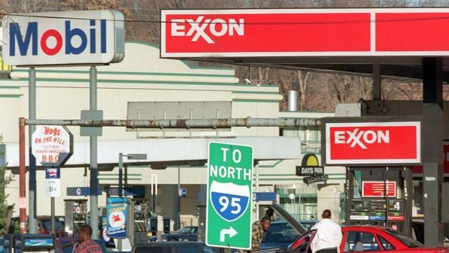 La disputa que enfrenta a los Rockefeller con ExxonMobil, la firma que ...