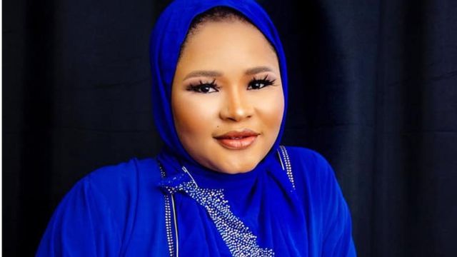 Alaafin: Wo arẹwà mẹ́jọ̀ tó ń ṣìkẹ́ Ọba Adeyemi - BBC News Yorùbá
