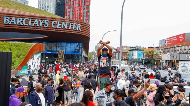 DMX casket: Pictures from Earl "DMX" Simmons memorial service - BBC ...