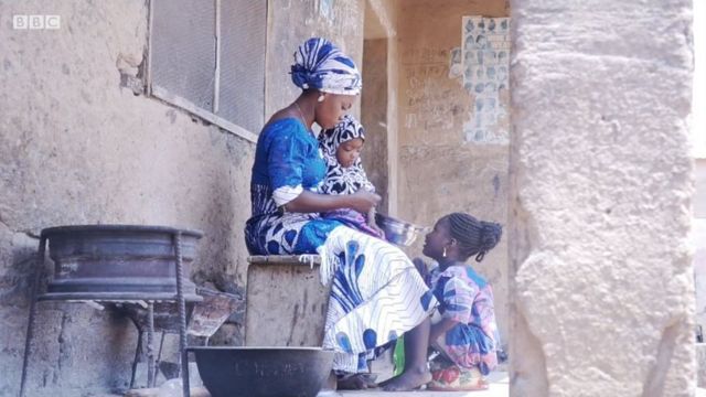 Risikat Moromoke Azeez: Mínísítà tí fi ẹ̀bùn owó ránṣẹ́ si ìyá Kausara ...