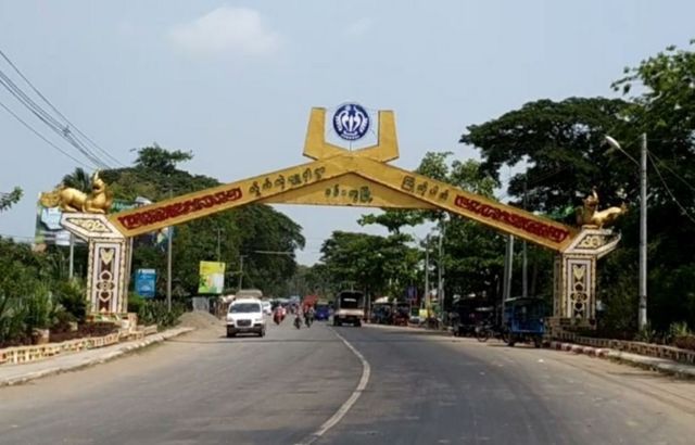 စစ်တွေမှာ အရပ်သားနှစ်ဦးကို တပ်မတော် ဖမ်းဆီး Bbc News မြန်မာ