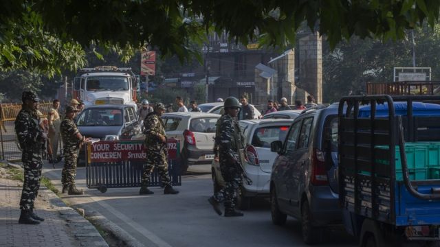 కశ్మీర్: శుక్రవారం ప్రార్థనల తర్వాత ఆందోళన ప్రదర్శనలో ఘర్షణ - BBC News ...