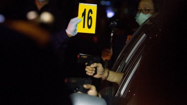 Rekonstruksi penembakan, polisi sebut dua anggota FPI tewas dalam baku tembak - BBC News Indonesia