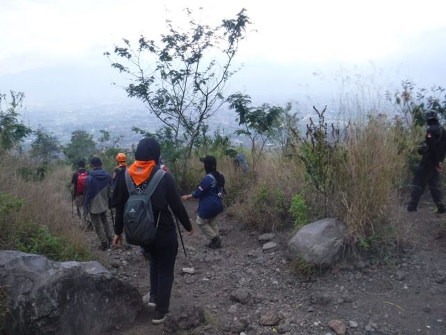 Gunung Guntur: Cagar alam yang ramai dengan 'aktivitas manusia di luar ...
