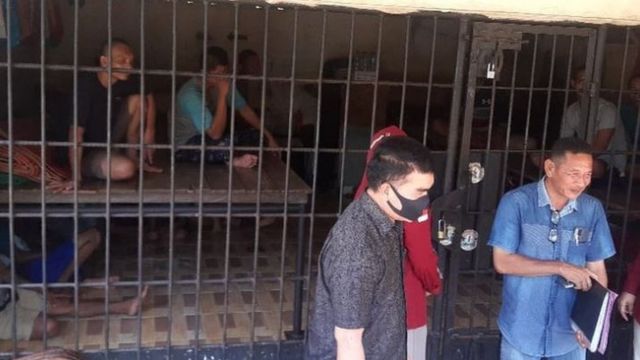Kerangkeng manusia di rumah Bupati Langkat: Komnas HAM temukan 'besi ...