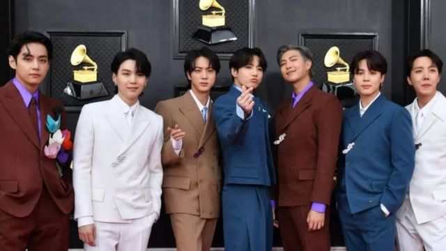 BTS ikut wajib militer Korea Selatan, 'Army' setia menunggu sampai tiga ...