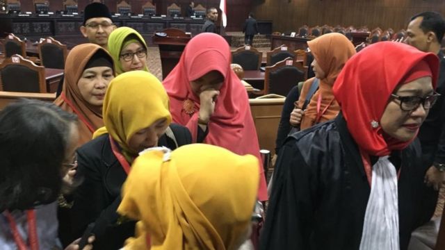 MK tolak kriminalisasi LGBT dan hubungan di luar nikah - BBC News Indonesia