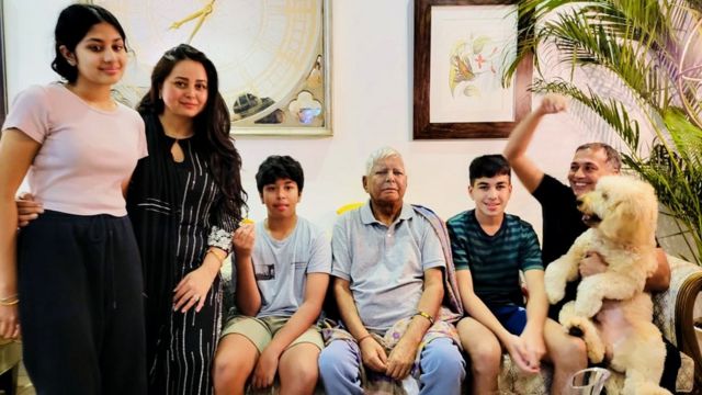 लालू यादव को किडनी देने वाली रोहिणी आचार्य के बारे में कितना जानते हैं ...