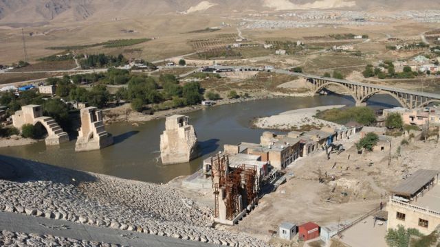 Hasankeyf'te sona doğru: Tarihi çarşı yıkılıyor - BBC News Türkçe