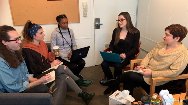 As pessoas por trás das cenas de sexo seguro em Hollywood - BBC News Brasil