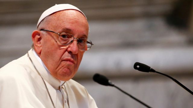 El papa Francisco acepta la renuncia de Juan Barros y otros dos obispos de Chile tras escándalo ...