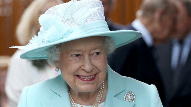 Queen's 'keep calm and carry on' message - BBC News