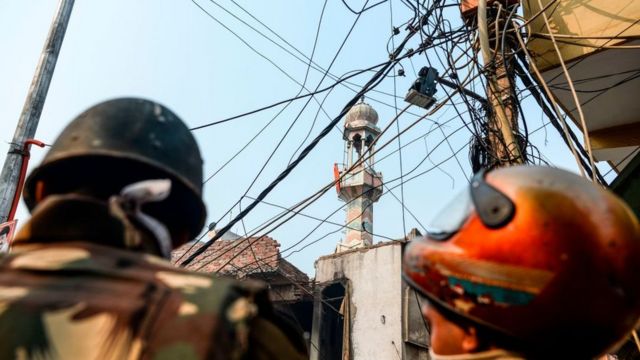 O que está por trás da pior onda de violência na capital da Índia em ...