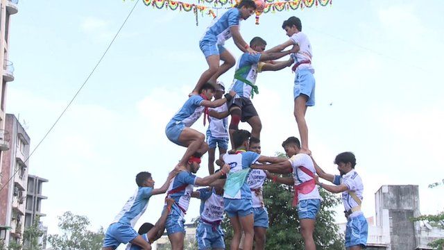 Mumbai's craze for human pyramids - BBC News