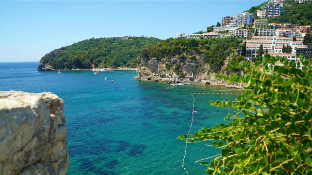 Crna Gora i turizam: Da li je Budva balkanska Azurna obala - BBC News ...