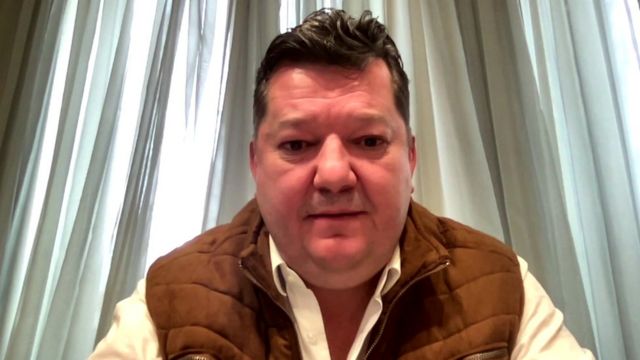 Rời khỏi Ukraine vì lo Nga đánh, nói dễ làm khó - BBC News Tiếng Việt