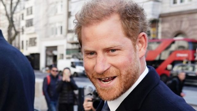 Hoàng tử Harry quay về London dự buổi xử kiện báo Anh 'vi phạm quyền ...
