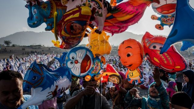Lebaran telah tiba: Idul Fitri di berbagai penjuru - BBC News Indonesia