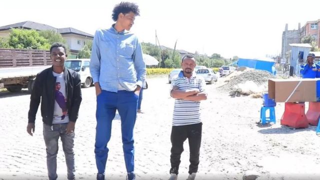 'Dhererkeyga saa'idka ah ayaa noolasha igu adkeeyey' - BBC News Somali